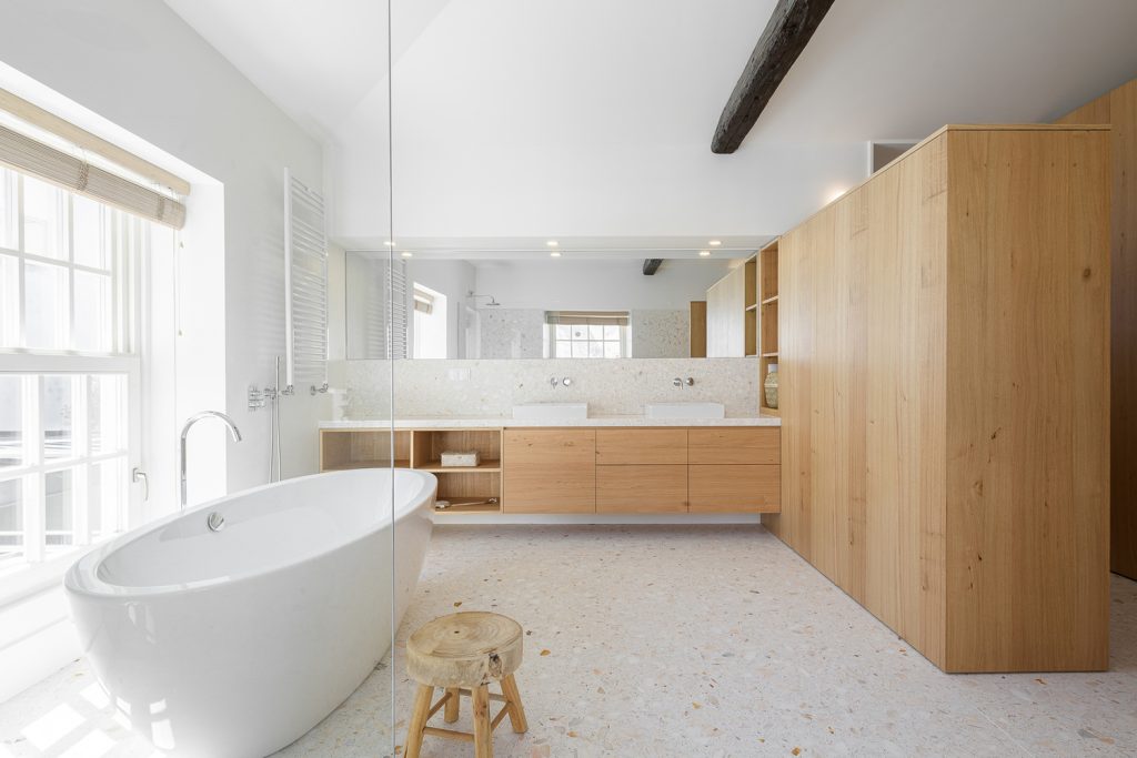 21 banheiros clean para quem ama limpeza e sofisticação - Revestindo a Casa